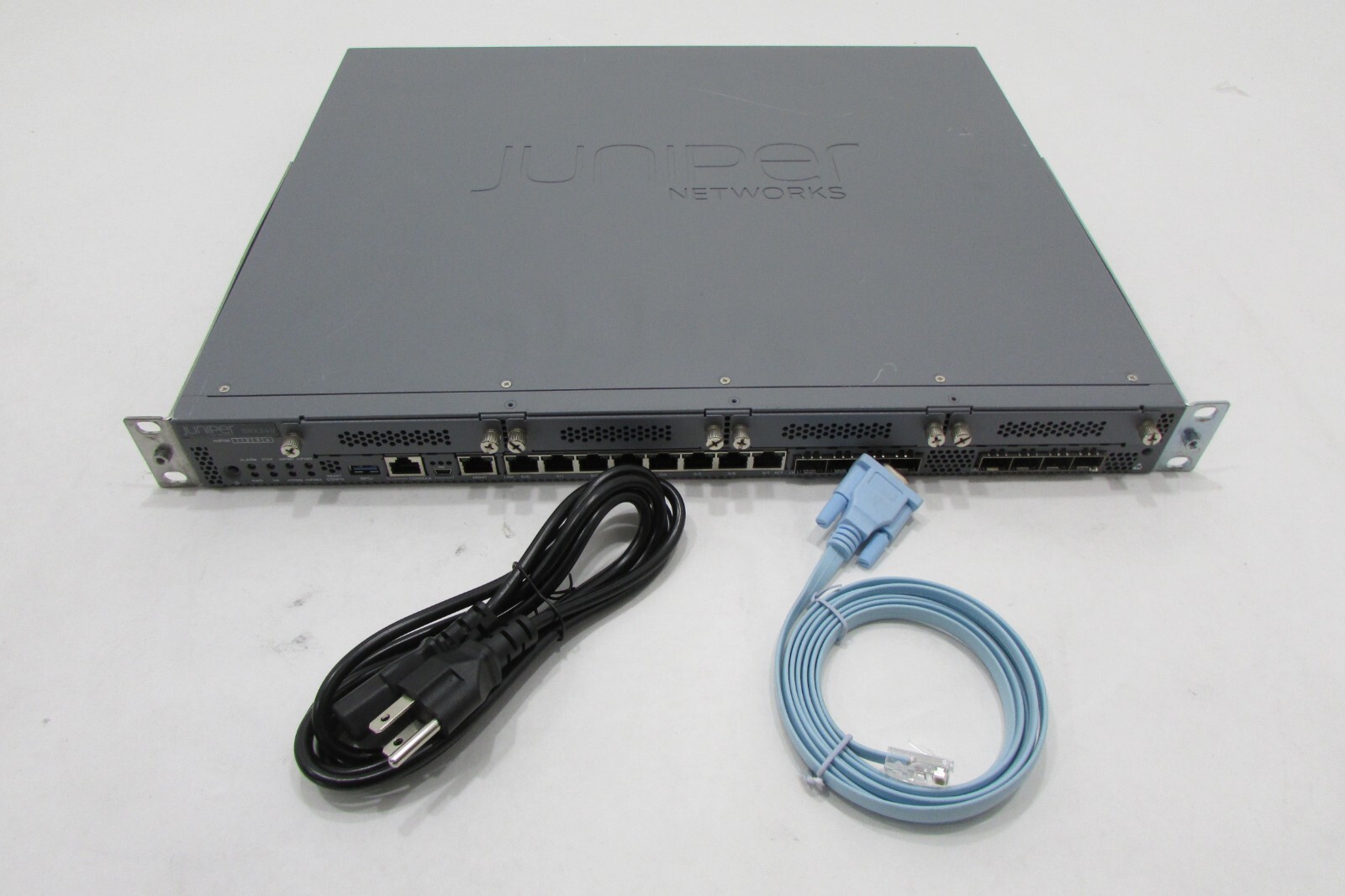 Juniper SRX340-SYS-JB Gateway Firewall, NAT, IPSec, Routing, MPLS ...