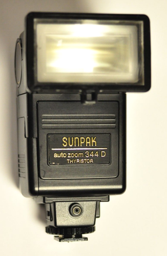 Sunpak Auto Zoom 344 D thyristor flash with Nikon/Pentax dedicated shoe ...