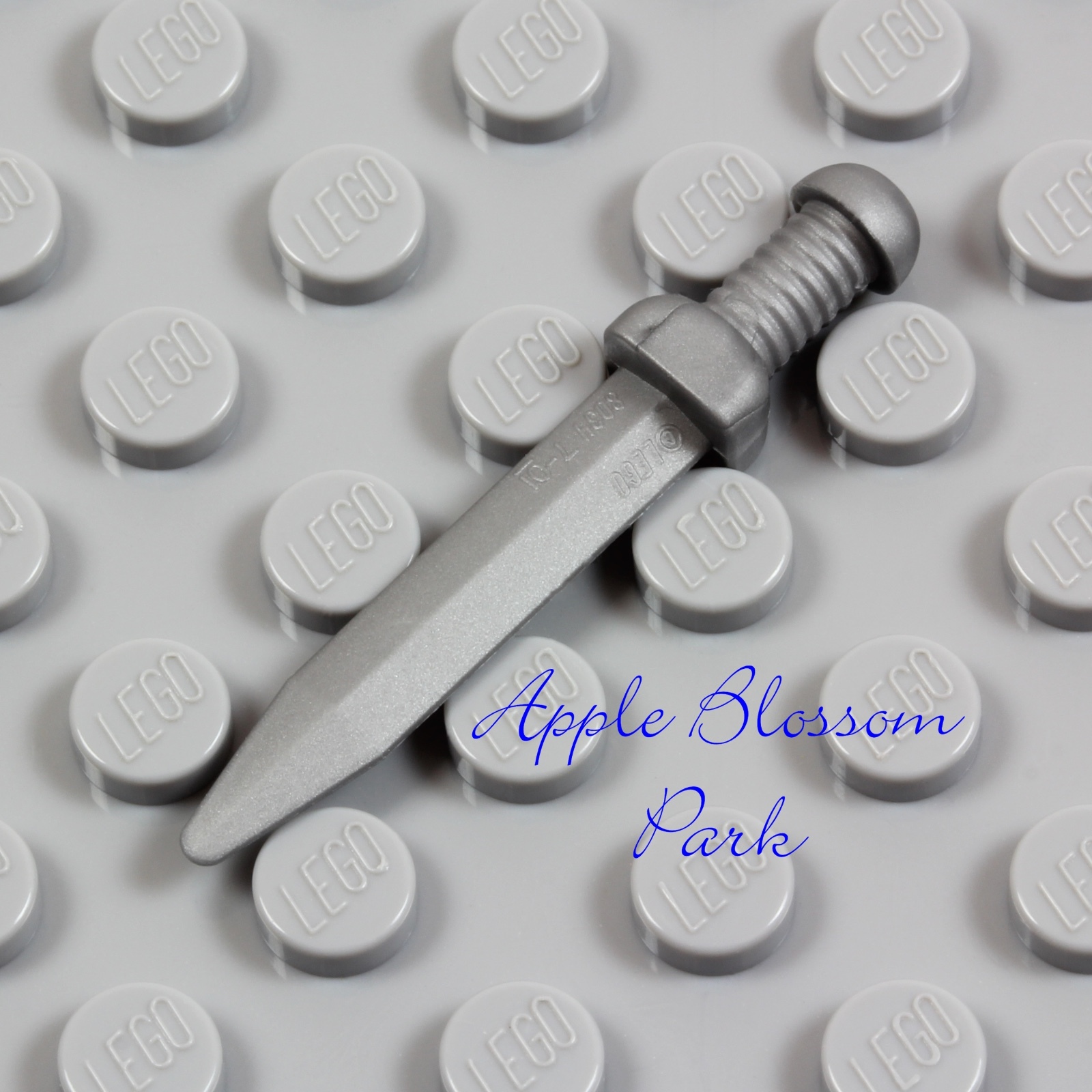 LEGO Minifig Silver ROMAN SWORD Gray Short Gladius Castle Minifigure ...