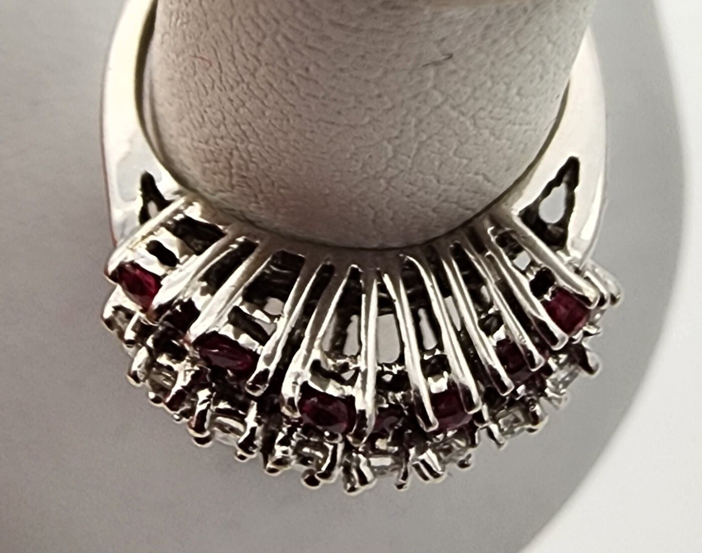 14k 585 White Gold .22 ctw Diamond .45 Ruby (Lab) hanDKraft Sz 5.5 Ring ...