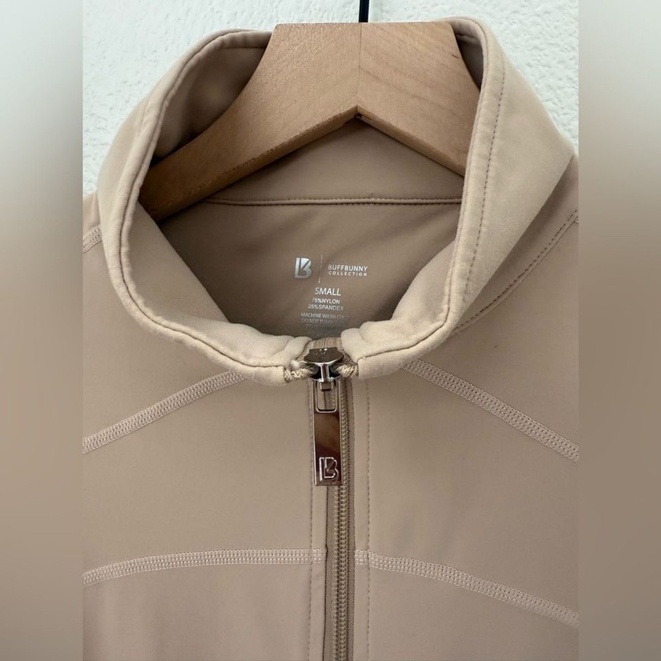 BuffBunny Open Back Zip Up Athletic Jacket Thumbholes Tan Slimming Gym ...