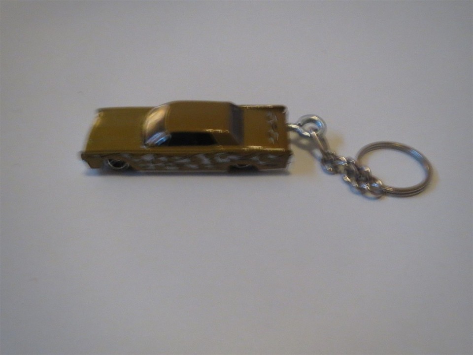 1964 LINCOLN CONTINENTAL DIECAST MODEL TOY CAR KEYCHAIN KEYRING NEW ...