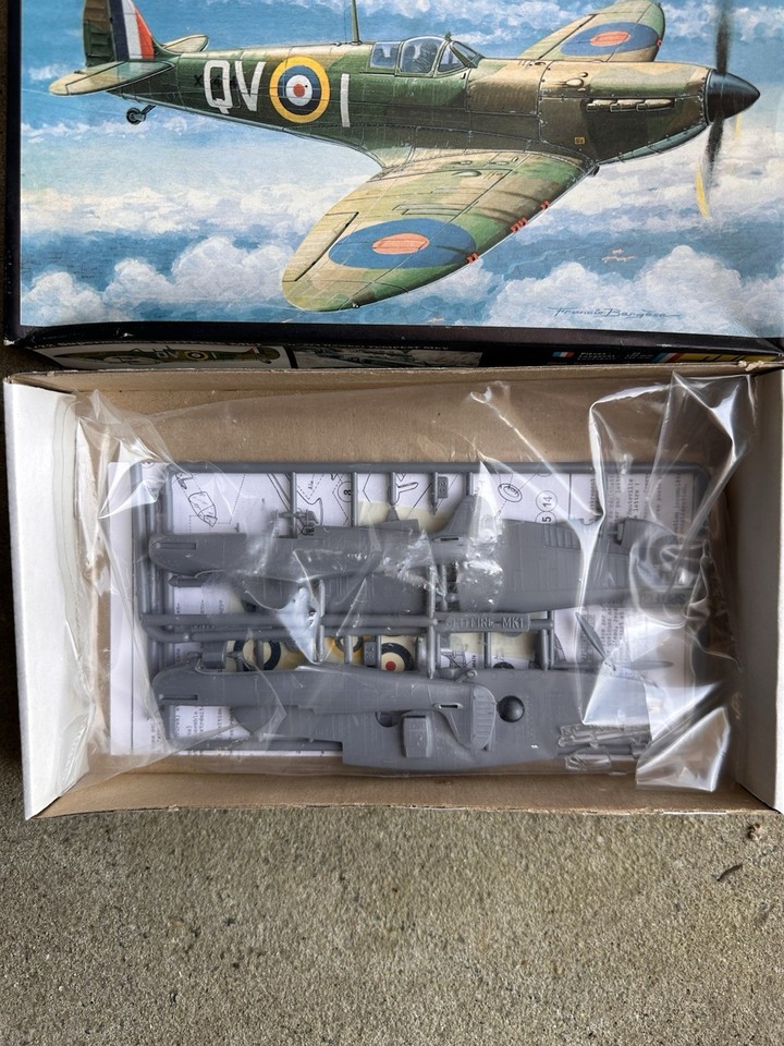 Heller Supermarine Spitfire Mk.l WWII 1:72 Model Airplane Kit #280 NEW ...