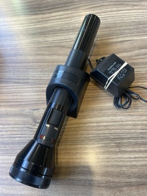 Vintage Streamlight Flashlight And Charger (no battery) Nice Condition ...