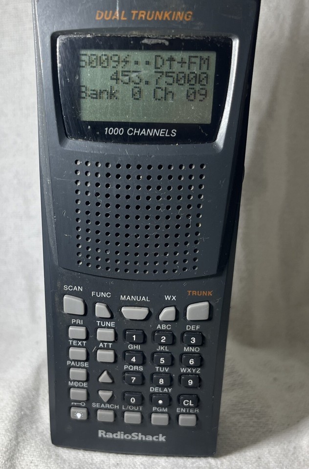 Radio Shack Pro-95 1000 Channel Dual-Trunking Scanner & Rechargeable ...