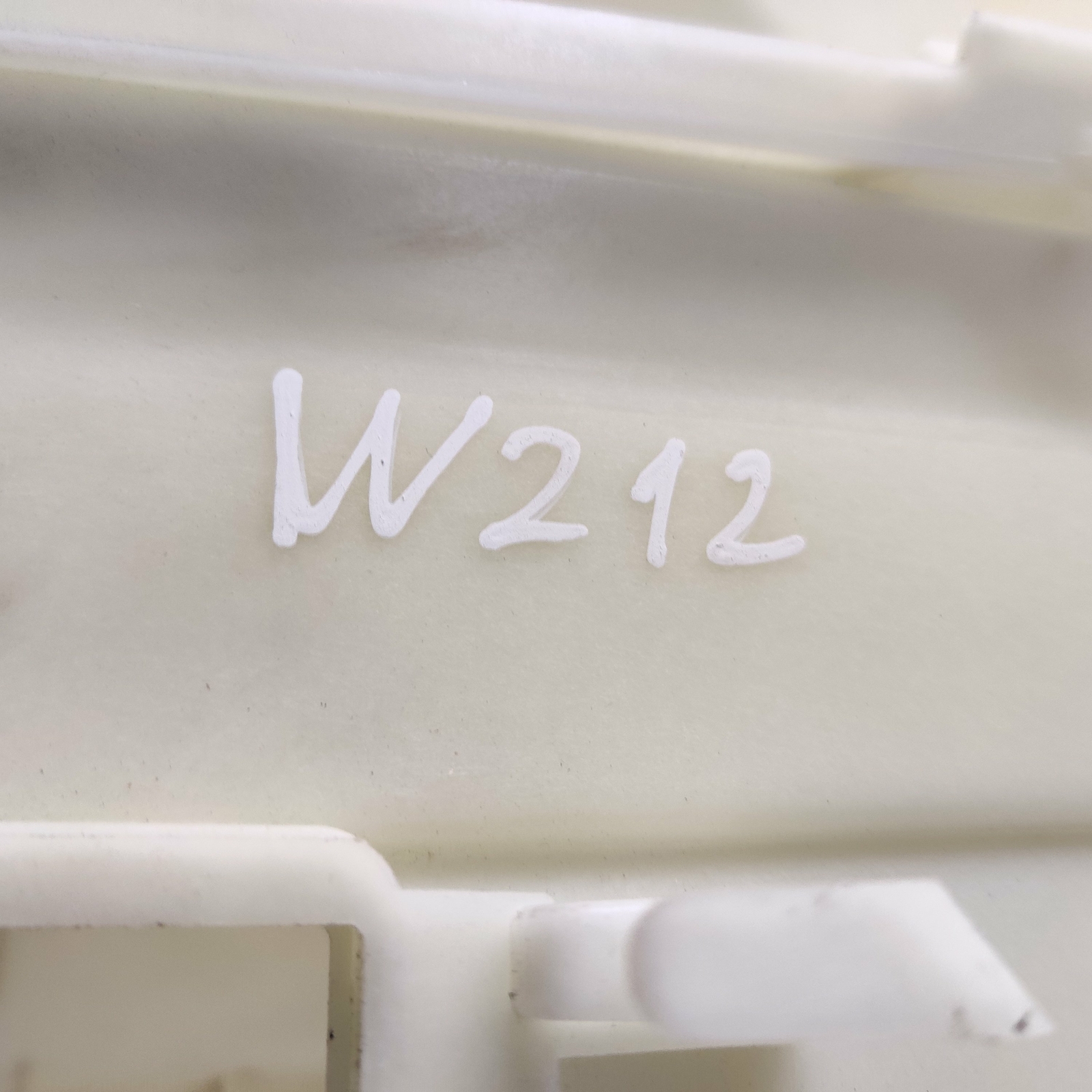 MERCEDES-BENZ E-CLASS W212 e 250 CDI Fuse Box Holder Surround Trim ...