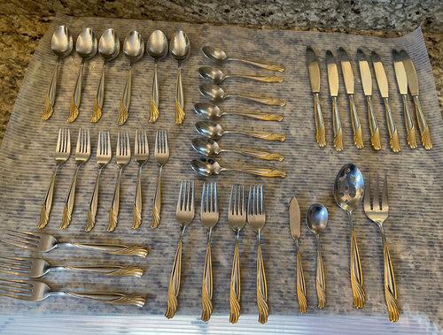39 PCS. CAMBRIDGE GOLD FLORENTINE STAINLESS FLATWARE, GOLD ACCENT ...