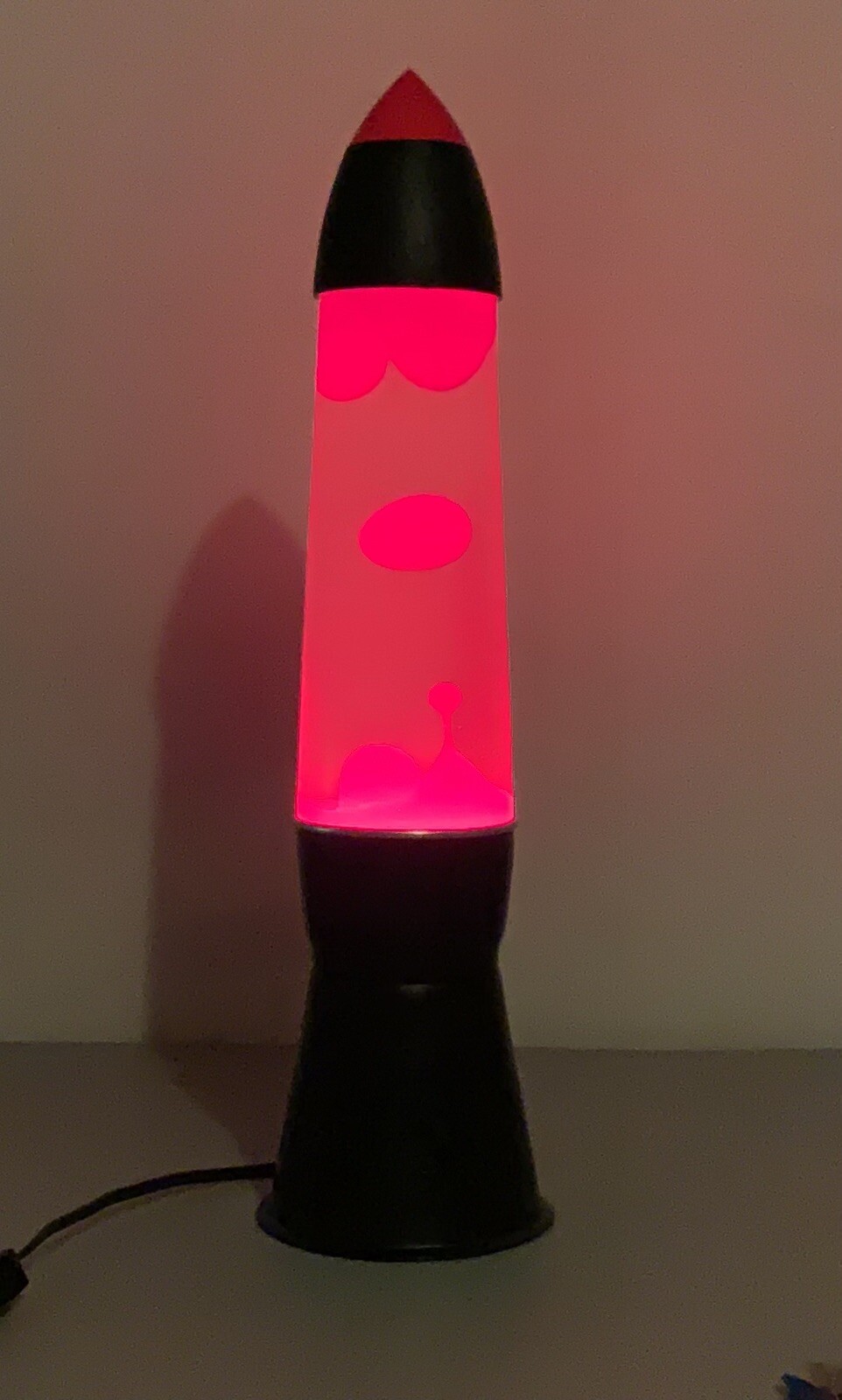 VINTAGE LIPAN LAVA LIGHT BULLET ROCKET LAMP 18” Red Lava Black Base LP ...