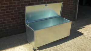 Small horse tack rug box, saddle trunk, rug storage, blanket locker ...