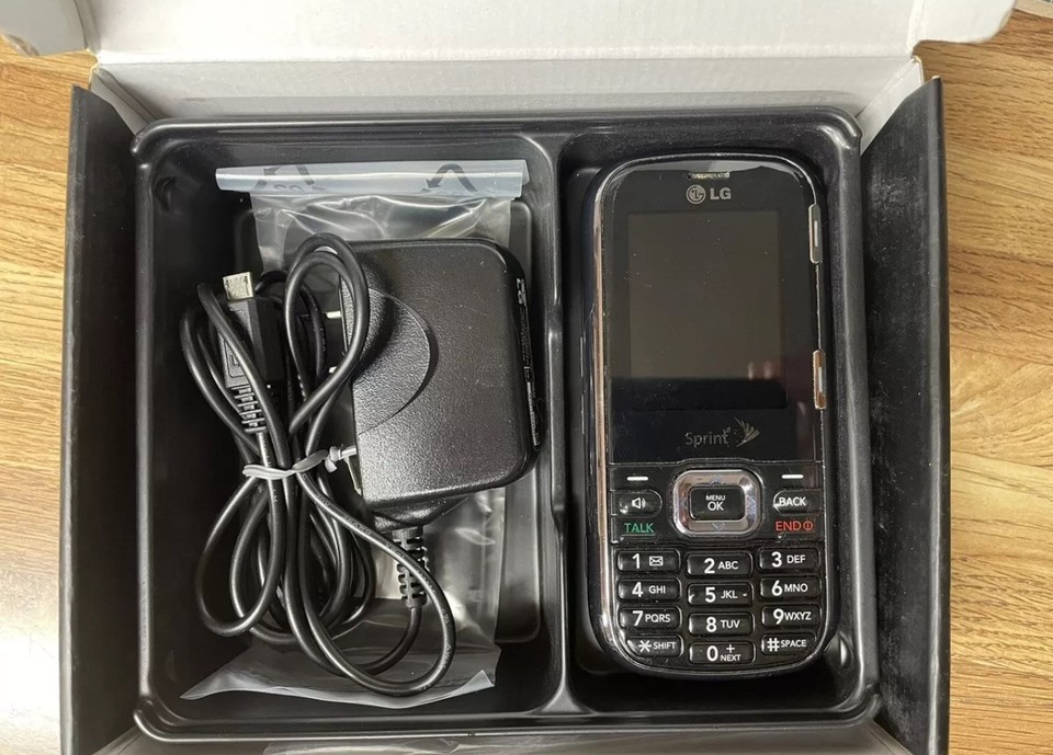 LG Rumor 2 LX265 Slider Phone w Original Box. Nostalgic Vintage Phone ...