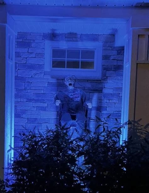 ANIMATRONIC TWITCHING-MOANING DEATH ROW INMATE LIGHT UP HEAD/HANDS ...