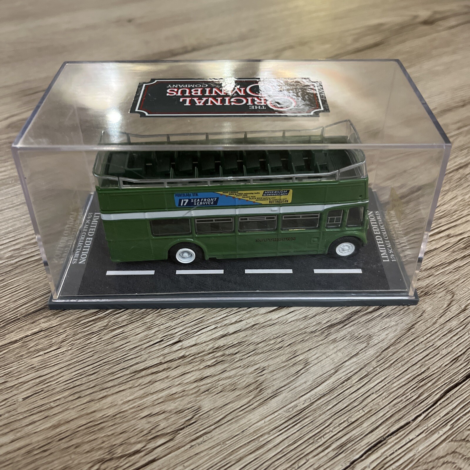 BEDFORD VAL MODEL COACH BUS WALLACE ARNOLD 1 76 SCALE CORGI OOC ATLAS ...