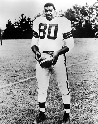 LEN FORD 8X10 PHOTO CLEVELAND BROWNS NFL FOOTBALL PICTURE POSED HOLDING ...