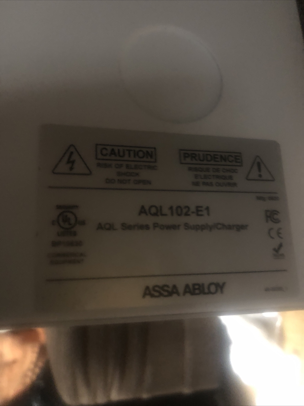 ASSA ABLOY AQL 102-E1 AQL SERIES POWER SUPPLY/CHARGER With Lock & 2 ...