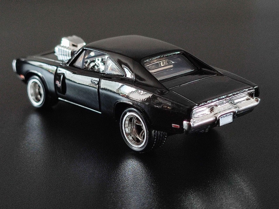 Hot Wheels 1:64 CUSTOM - 1970 Dodge Charger R/T - Real Riders - Loose ...