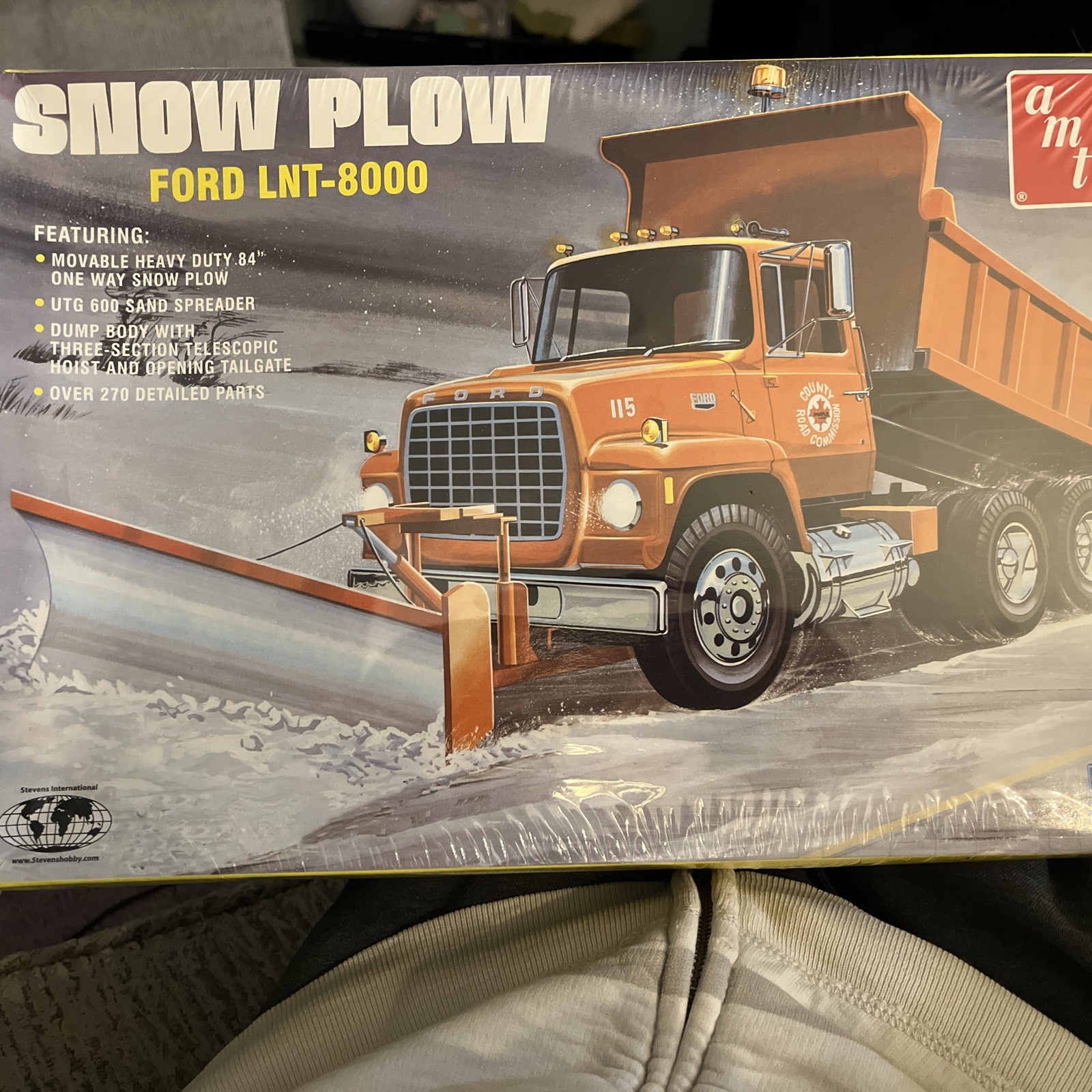 AMT Ford LNT-8000 Snow Plow 1:25 Scale Truck Model Kit 38687 (2008 ...