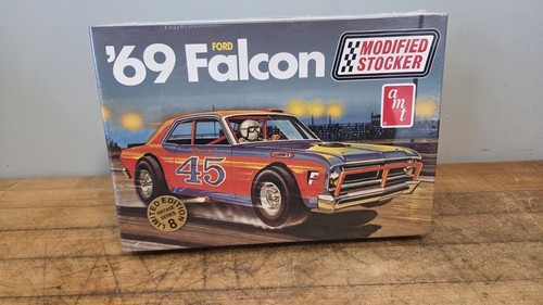 AMT 1969 Ford Falcon Modified Stocker 1:25 Model Kit Vintage Series ...