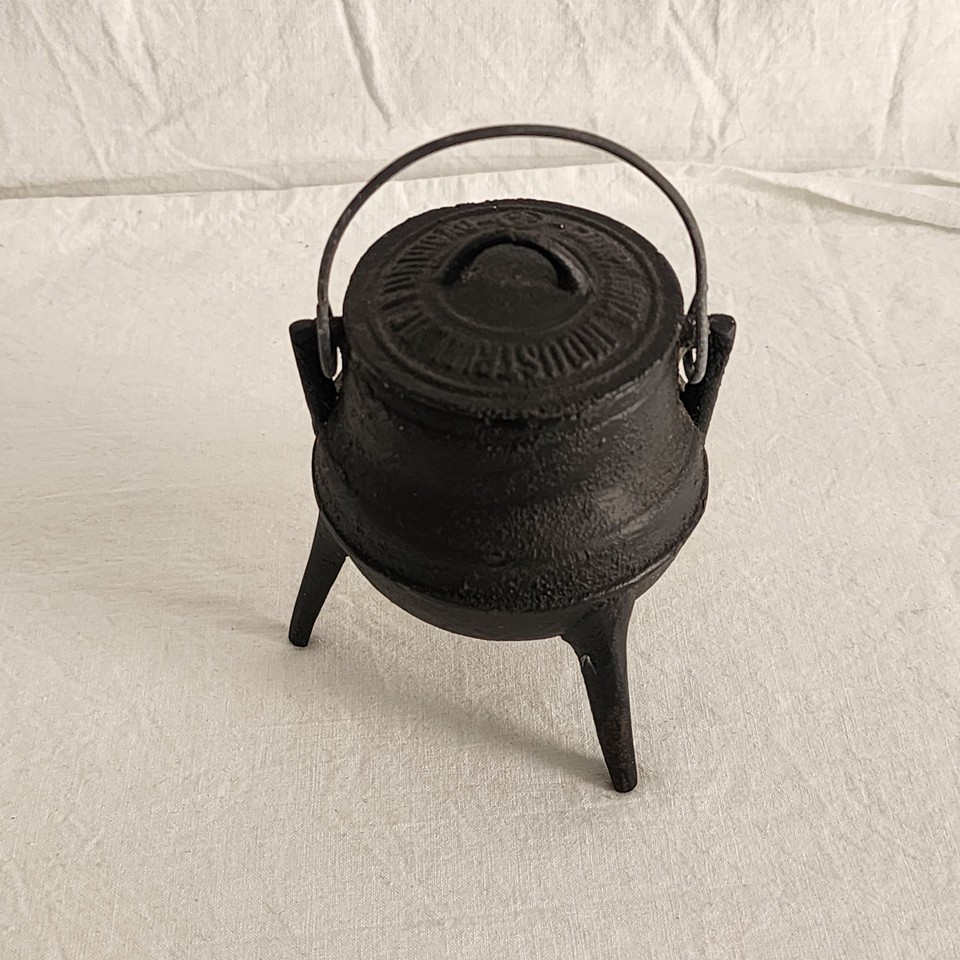 Primitive Cast Iron 3 Legged Cauldron Pot Companhia Industrial De ...