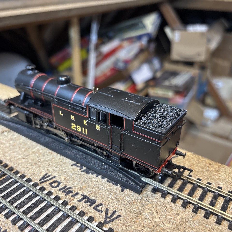 Bachmann 31-606 V1 Tank 2911 LNER Line Black OO spare or repair see ...