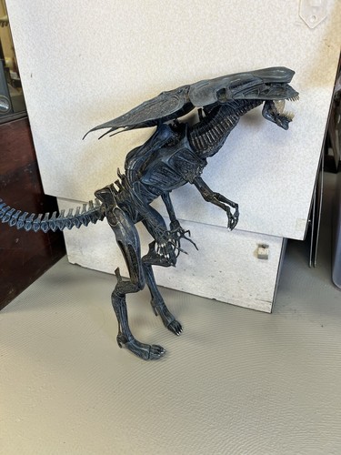 NECA Aliens: Xenomorph Queen Ultra Deluxe Action Figure 634482513859| eBay