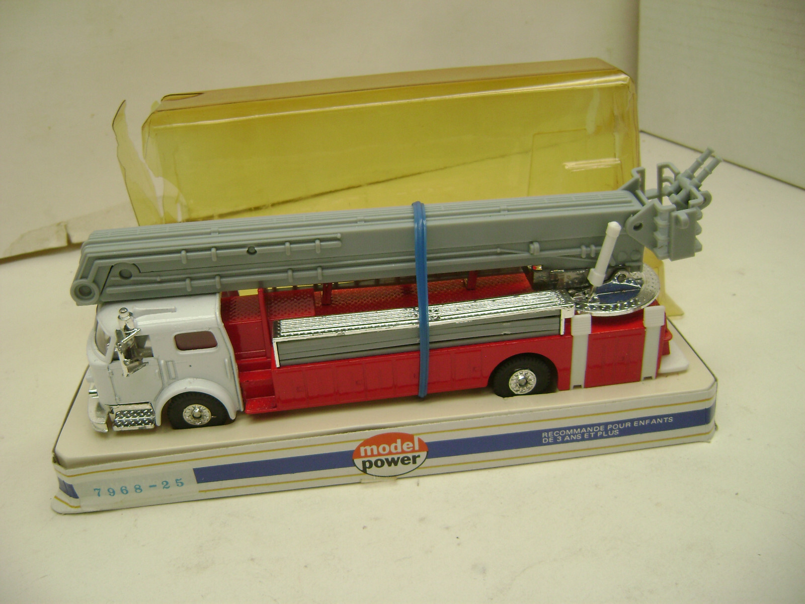 MODEL POWER PLAYART 1:48 RED WHI CAB AMERICAN LA FRANCE BUCKET FIRE ...