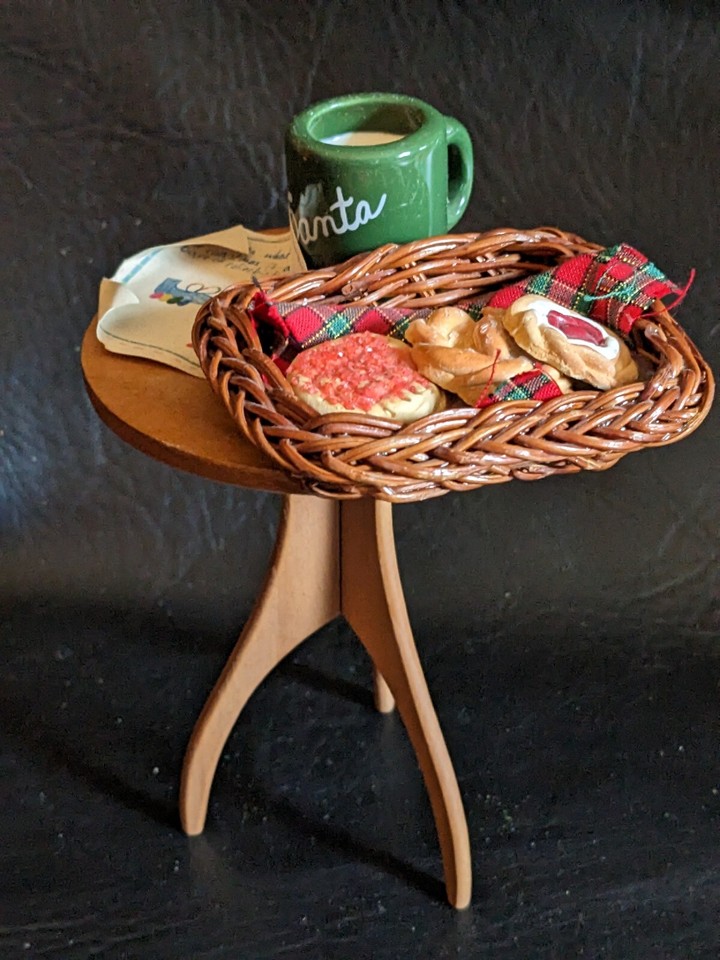 2009 Byers Choice Round Side Table With Sweets Gingerbread Santa Mug ...