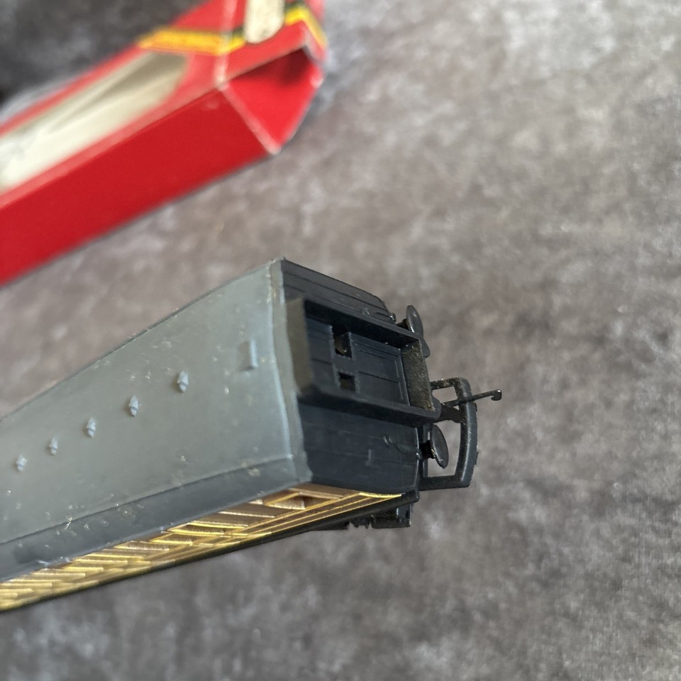 Hornby R448 22357 LNER Gresley Teak Coaches OO Gauge | eBay UK