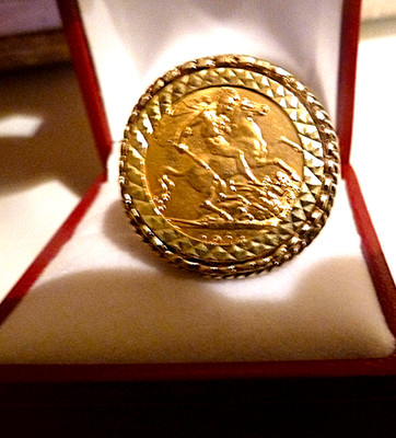 sovereign. 9 ct solid gold ring. half 22ct solid gold sovereign. my ref ...