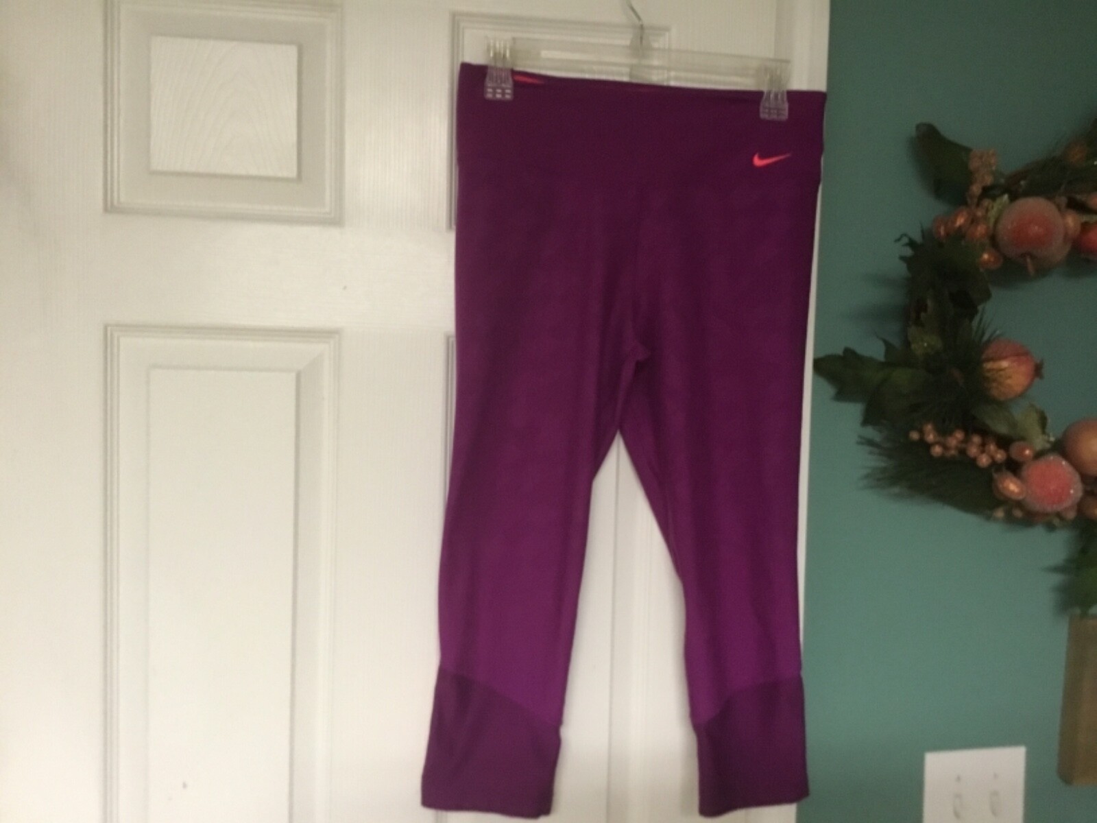 Women’s Nike Legend 2.0 Purple Capri Leggings Pants Size Medium (CON29 ...