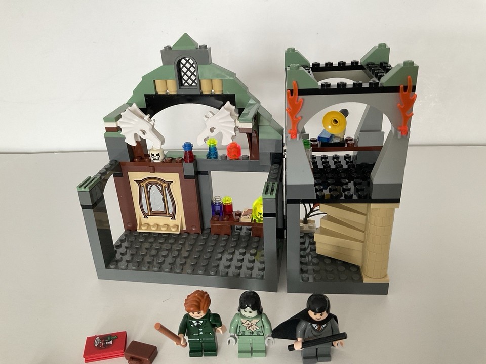 LEGO (4752) Harry Potter: Professor Lupin's Classroom. Mini figures and ...