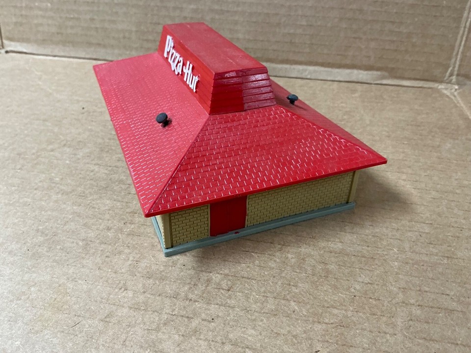 Vintage HO Scale PIZZA HUT built Train Layout Structure (7) | eBay
