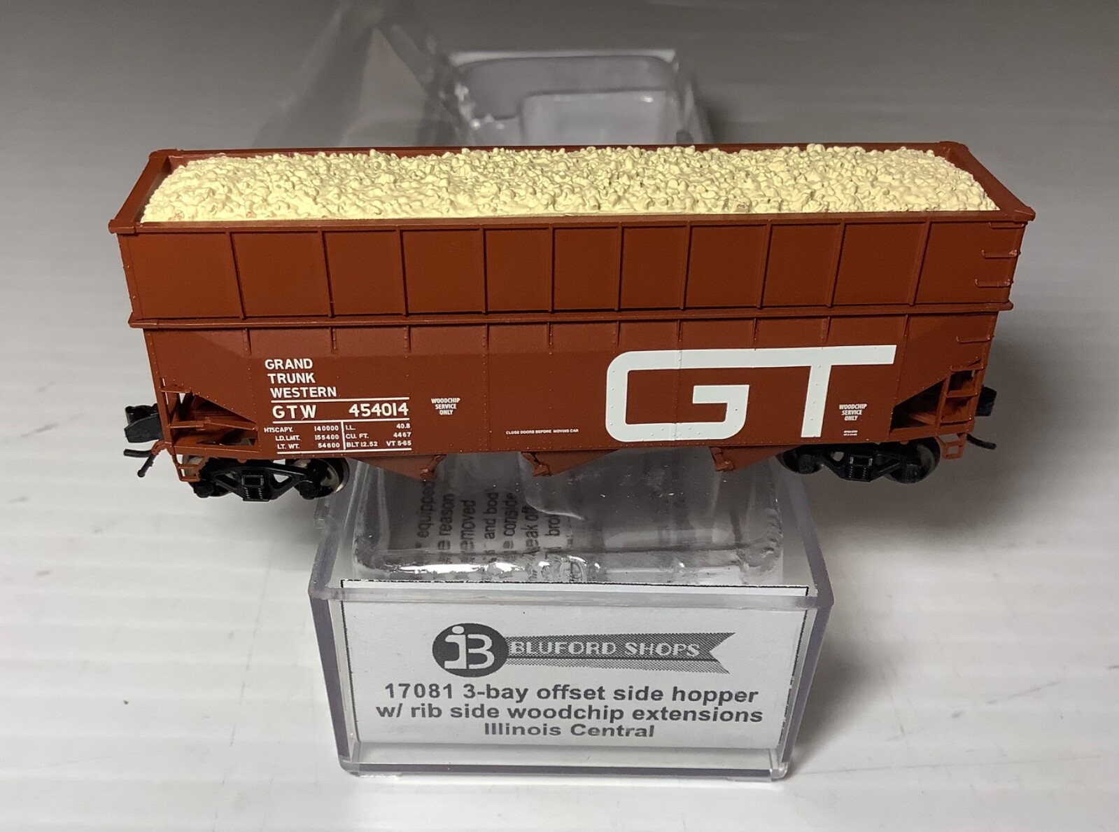 Bluford Shops N Illinois Central 3-Bay Offset Side Hopper 17081 grand ...