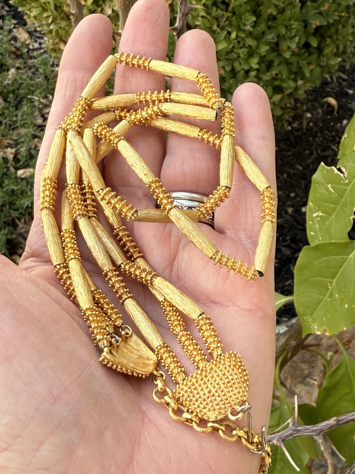 Vintage Gold Textured Triple Strand Long Barrel & Rib… - Gem