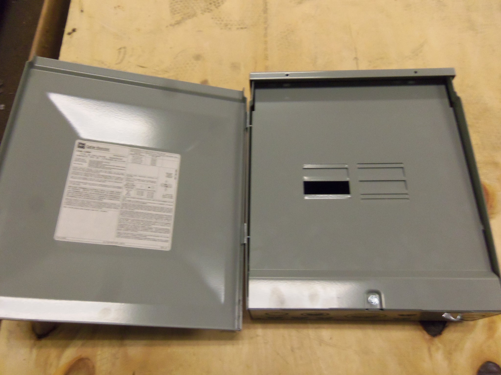 New Cutler Hammer 125 amp panel 240v 120v 3R loadcenter MLO 1 phase ...