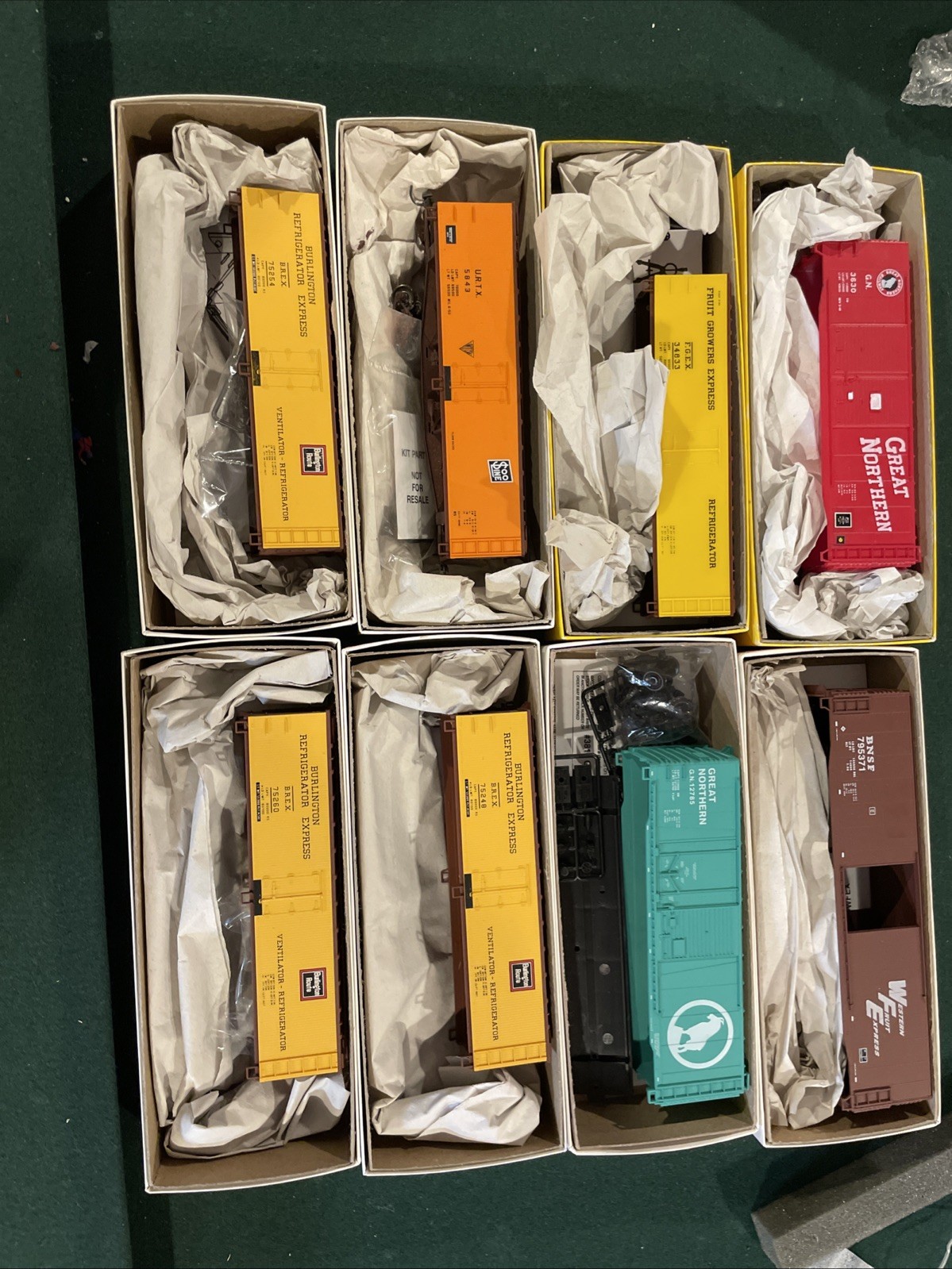 HO Scale, 8 Accurail Box Car Kits - 5 Wood Reefers & 2-40’ & 1-50’ Box ...