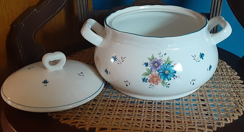 Provincial Bouquet Stoneware Casserole Dish 9" Across Lidded Oven 1987 ...
