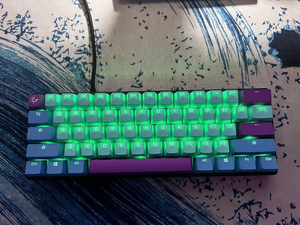 Frozen Llama Keyboard 60% Glorious Panda Tactile Switches With Tape Mod ...