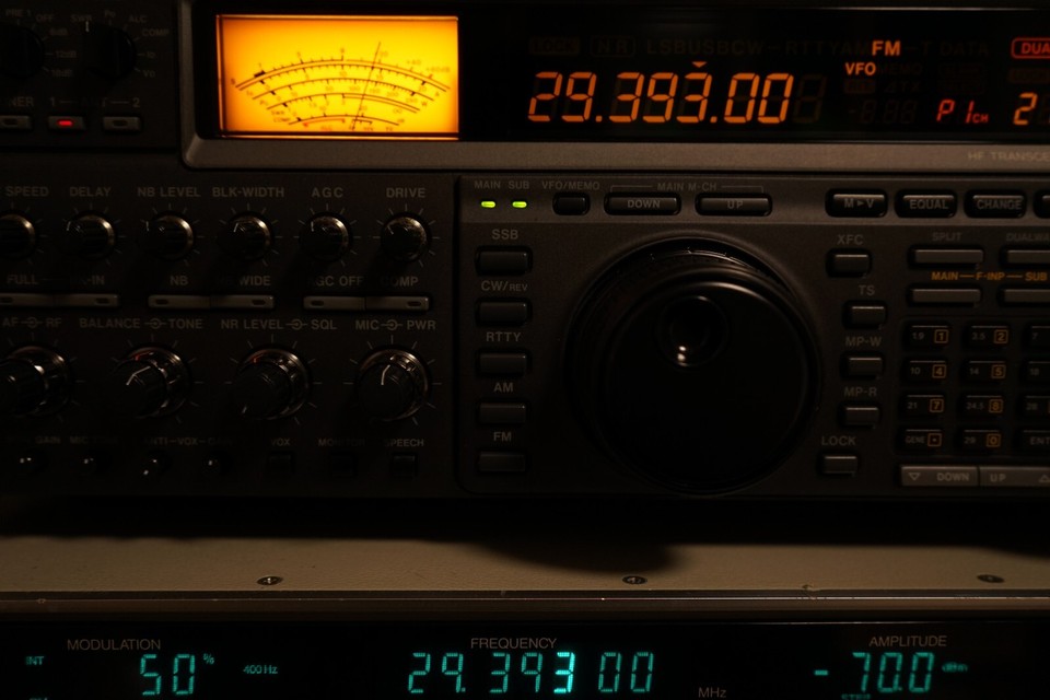 ICOM IC-775 DXII DSP /200W HF Transceiver Tested Mint Condition High ...