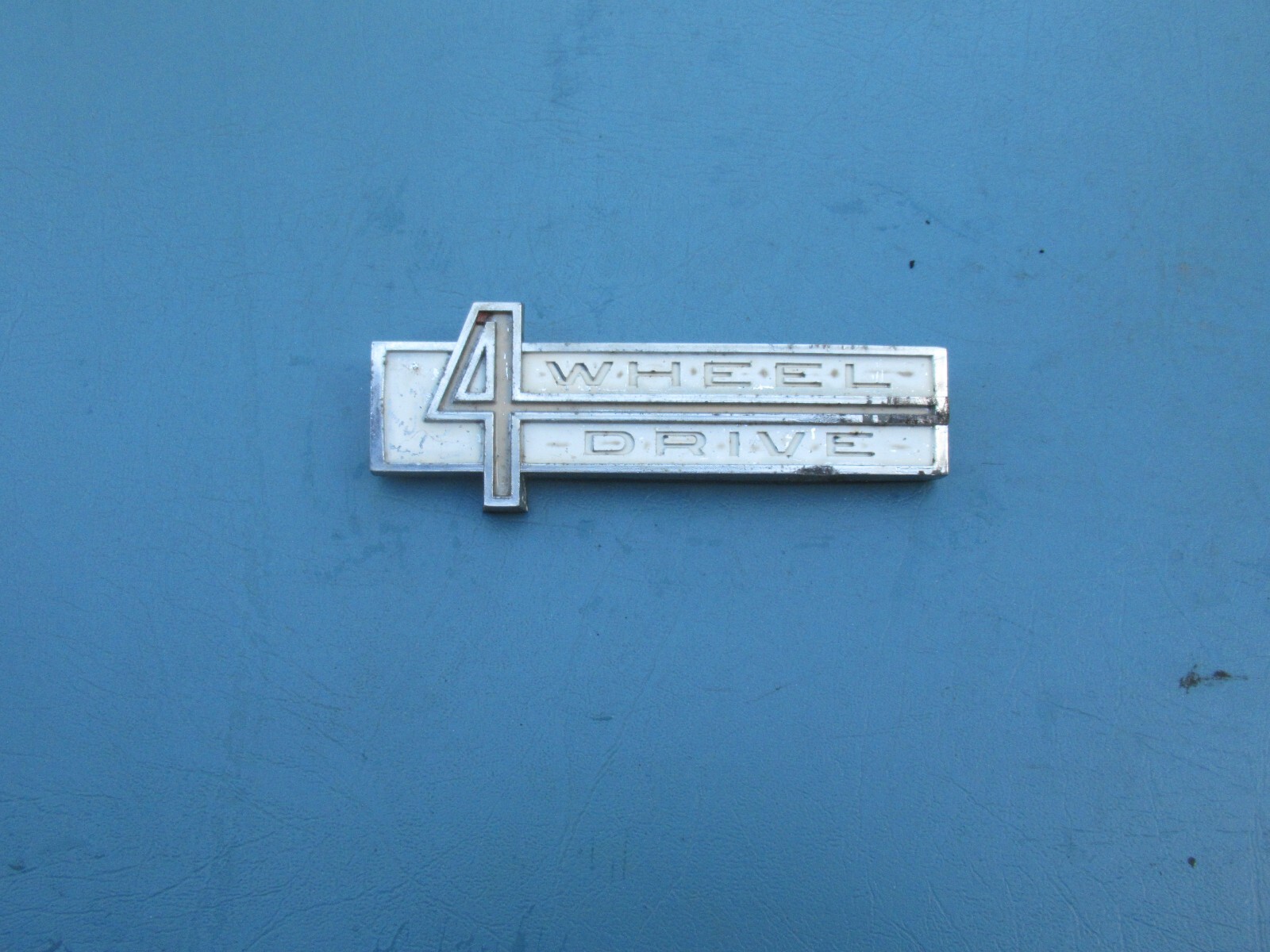 JEEP 1970-75 GLADIATOR WAGONEER 4 WHEEL DRIVE EMBLEM 968256 | eBay