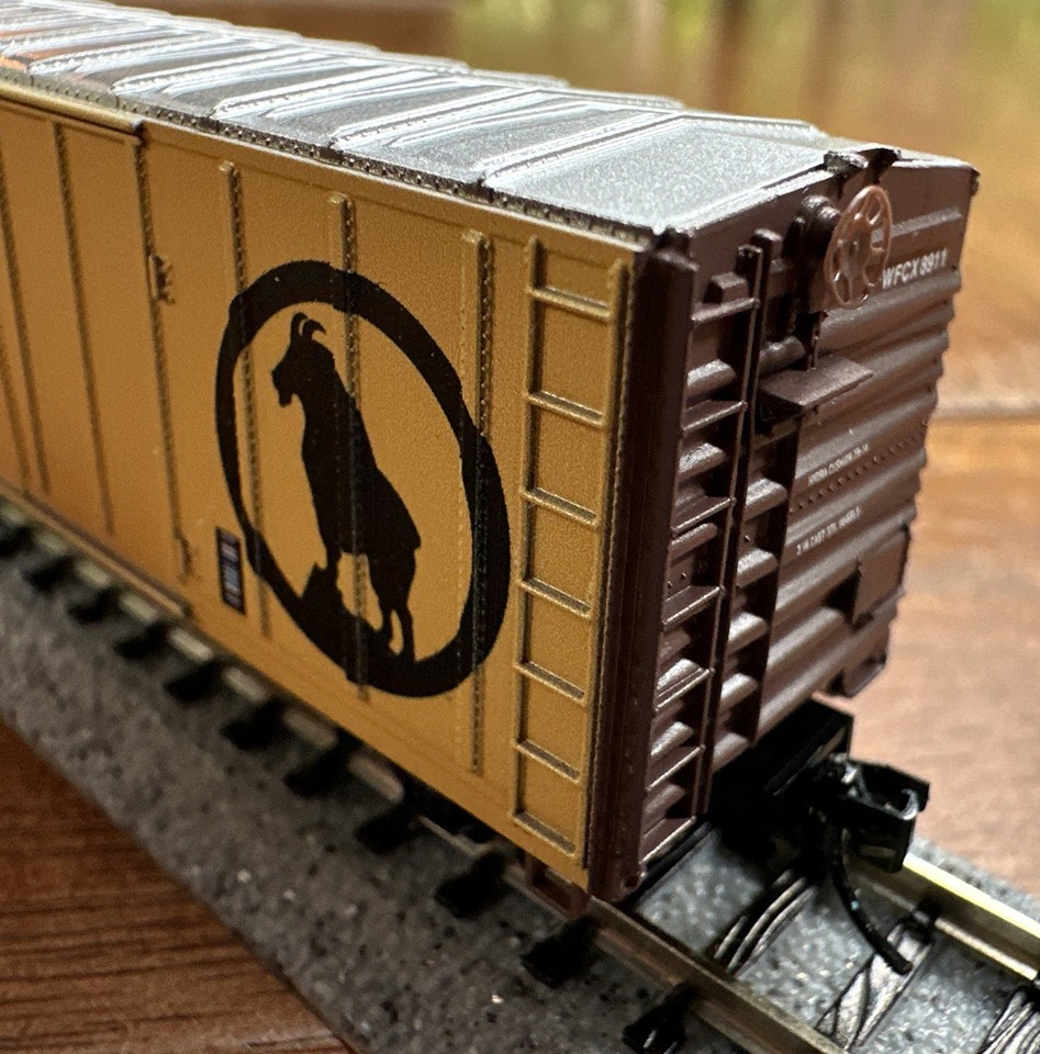 Micro-Trains N Scale #08100062 51’ Rib Side Mech Reefer Great Northern ...