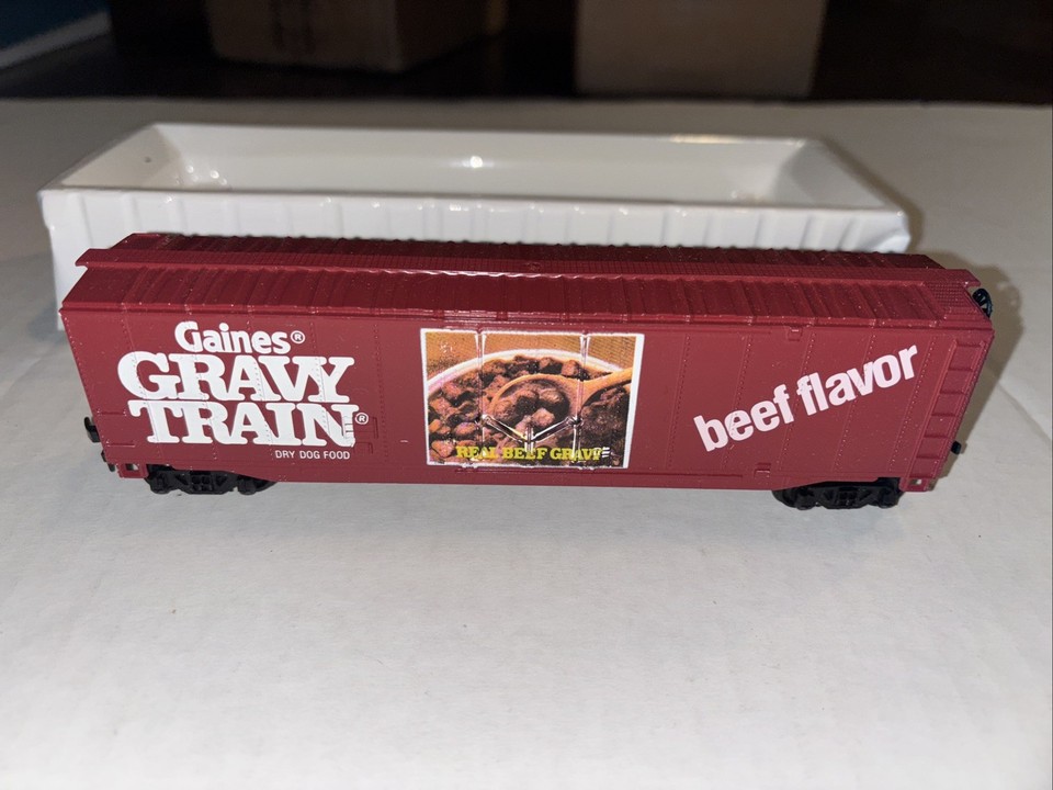 Bachmann HO Gravy Train Beef Flavor 50’ Advertising BoxCar, All Steps ...