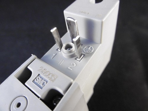 SMC VP542-5YZ1-03F-M-X536 + Omron D4N-9B31 Limit Switch (Endschalter ...