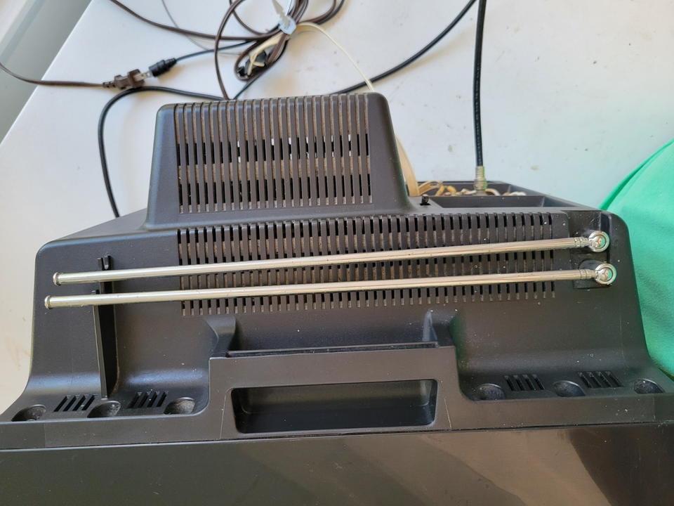 1986 Hitachi Solid State Color TV Model CT 13 C1 - in Working Condition ...