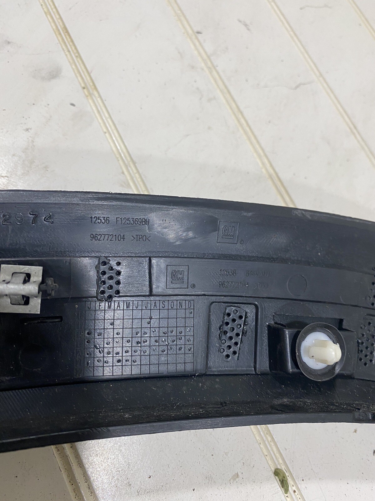 2019 2020 2021 GMC Sierra 1500 OEM Front RH Fender Flare Wheel Molding ...