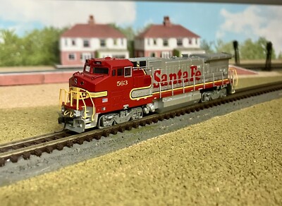 Atlas 48814 N Gauge Santa Fe Loco 563 "Warbonnet" GE Dash 8-40BW Diesel ...
