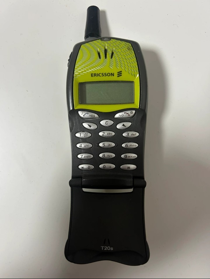 Ericsson T20s Vintage Mobile Phone Classic GSM With Original Charger ...