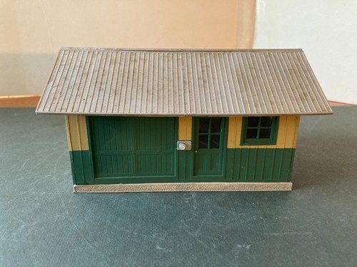 Ameri-Towne O Scale Plastic Trackside Storage Shed - Built Up, Painted ...