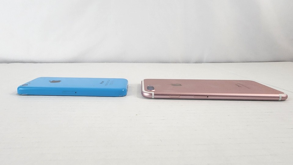 LOT OF 2 iPhones iPhone 5c A1456 Blue and A1661 iPhone 7 Plus AS IS FOR ...