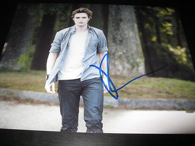 ROBERT PATTINSON SIGNED AUTOGRAPH 8x10 PHOTO TWILIGHT PROMO BREAKING ...