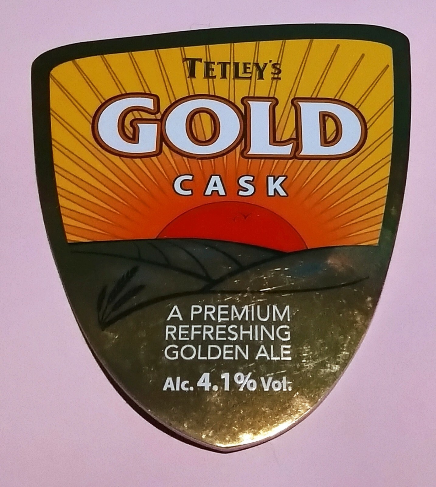 TETLEYS BREWERY GOLD CASK GOLDEN ALE BEER PUMP HANDLE CLIP BADGE 4.1 % ...
